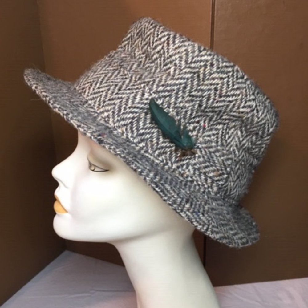 Original Hanna Irish Gray Tweed Walking Hat Size: 56 - Gem